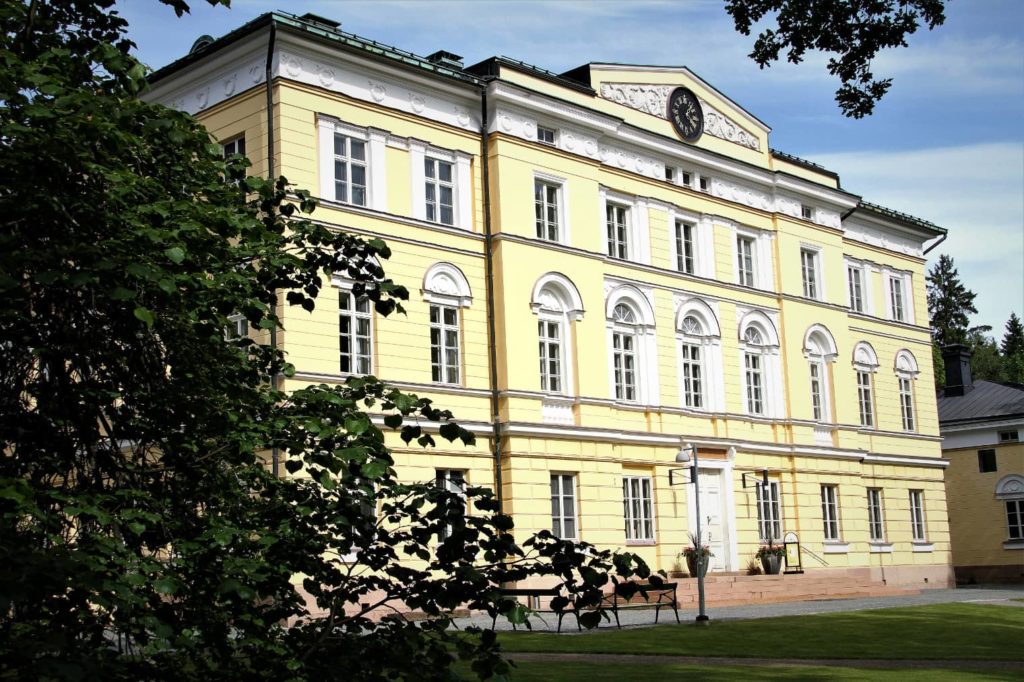 Vuojoen kartano on eräs Suomen hienoimmista empirerakennuksista ...