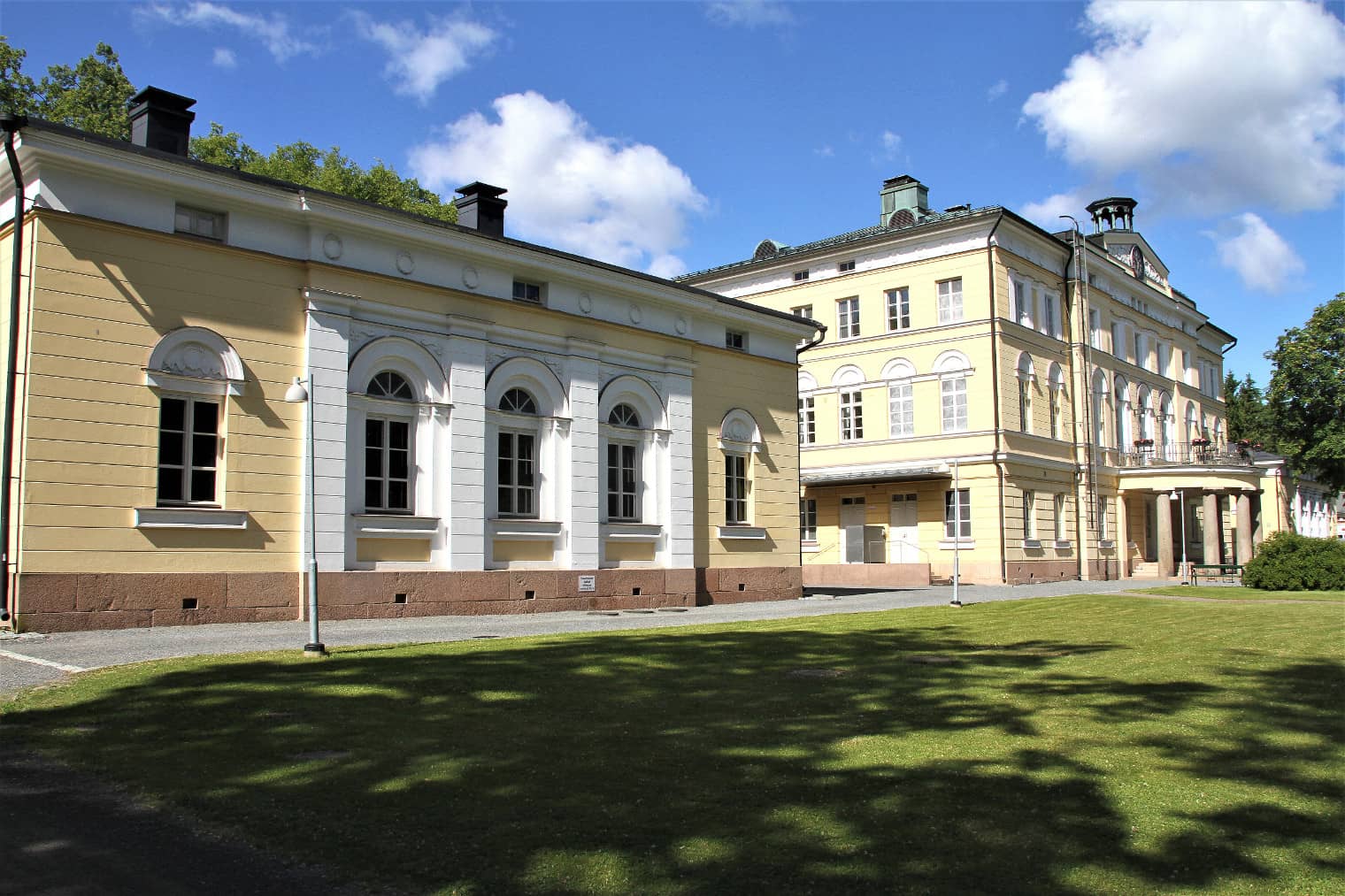 Vuojoen kartano on eräs Suomen hienoimmista empirerakennuksista ...