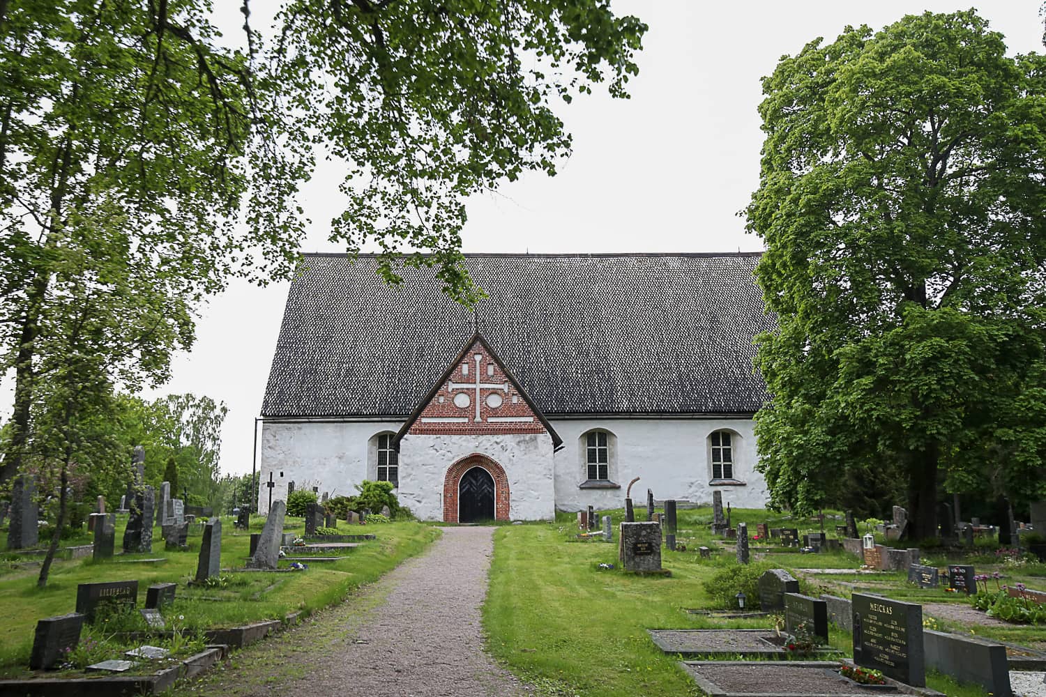 Mikael Agricolan neljästä muistomerkistä yksi sijaitsee Pernajassa ...