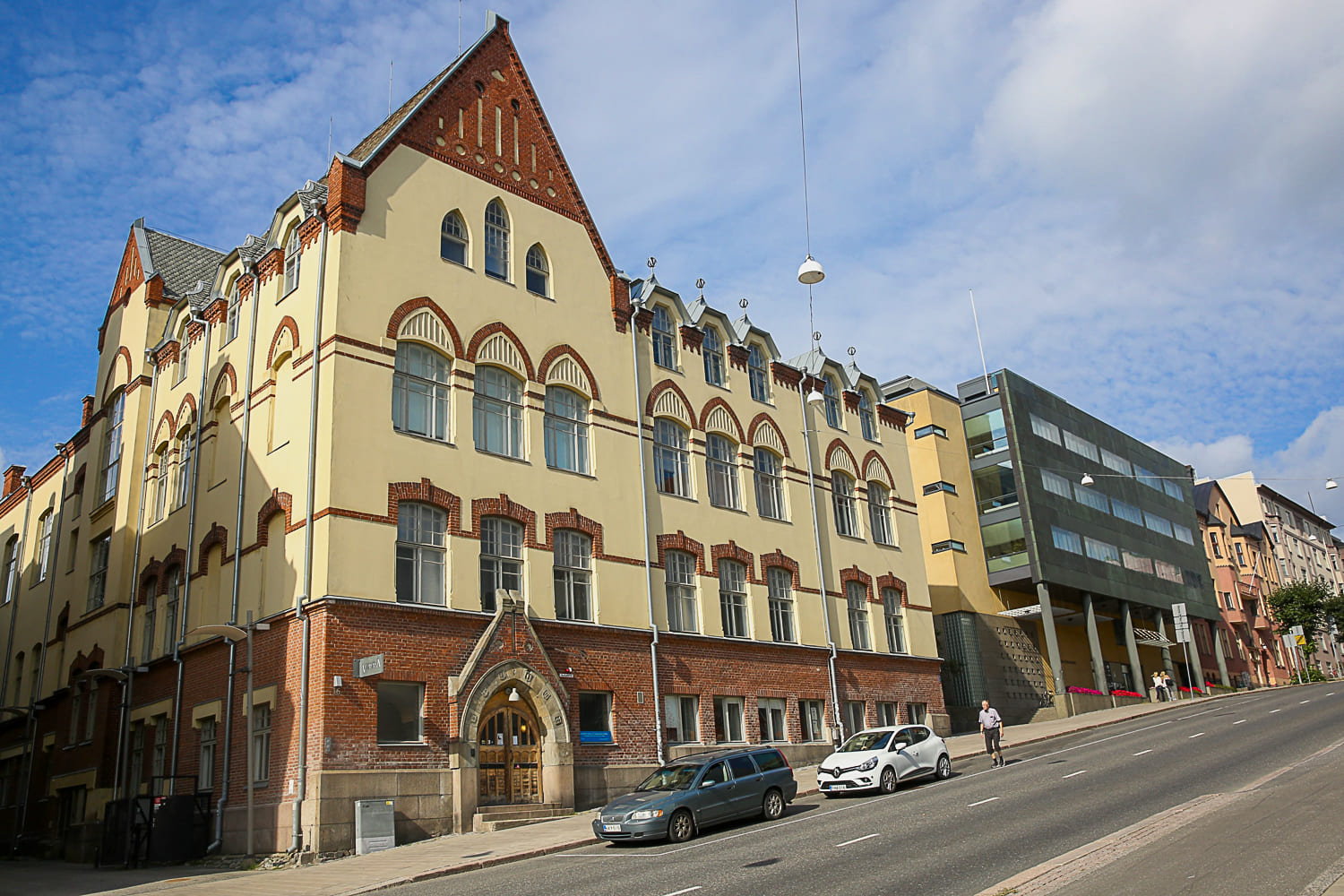 Vimma on entisessä loistossaan – vanha koulurakennus on jälleen nuorten ...